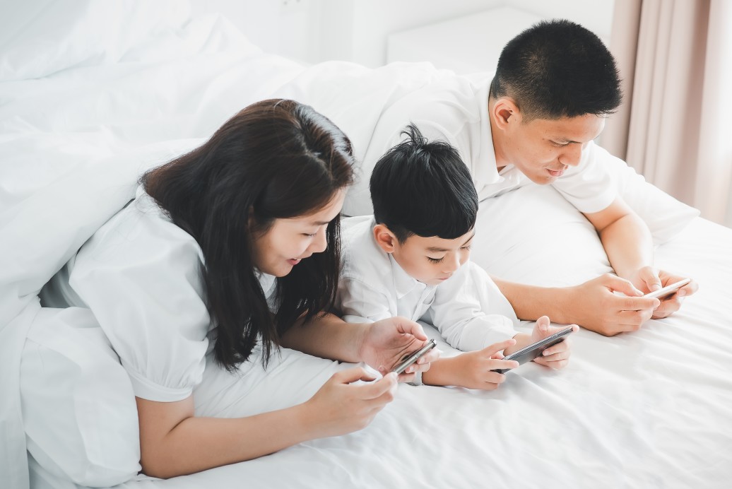 Family Digital Wellness Guide [web resource] - CHC Online